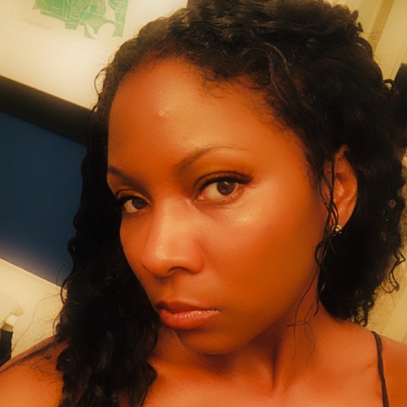 Delenya's Closet (@delenyaallen) | Poshmark